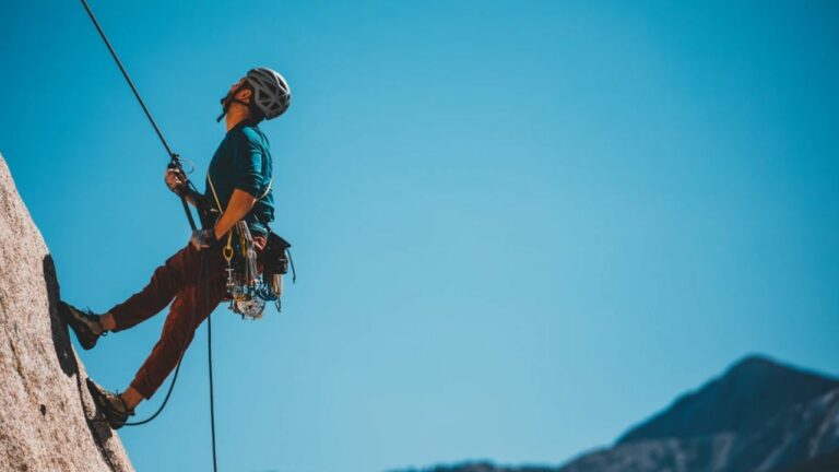 Belaying for Beginners: How to self belay and solo climb?