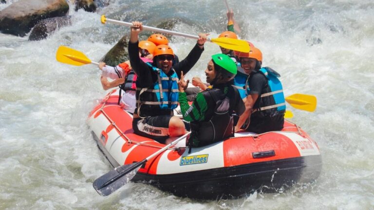 Beginner’s Guide to Surviving a Whitewater Rafting Accident