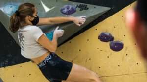 How do bouldering and rock climbing change your body?