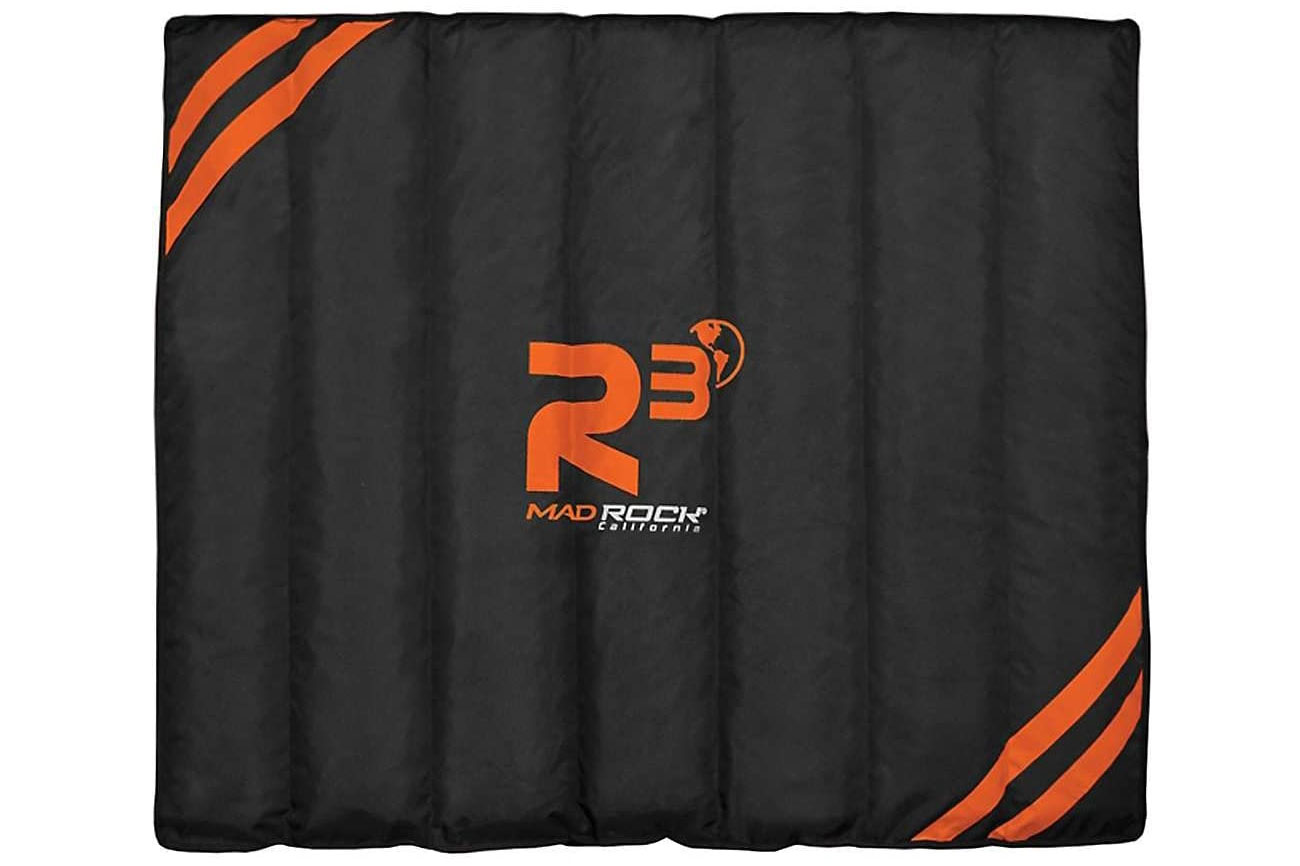 How to choose a bouldering pad in 2022? Which one is best?